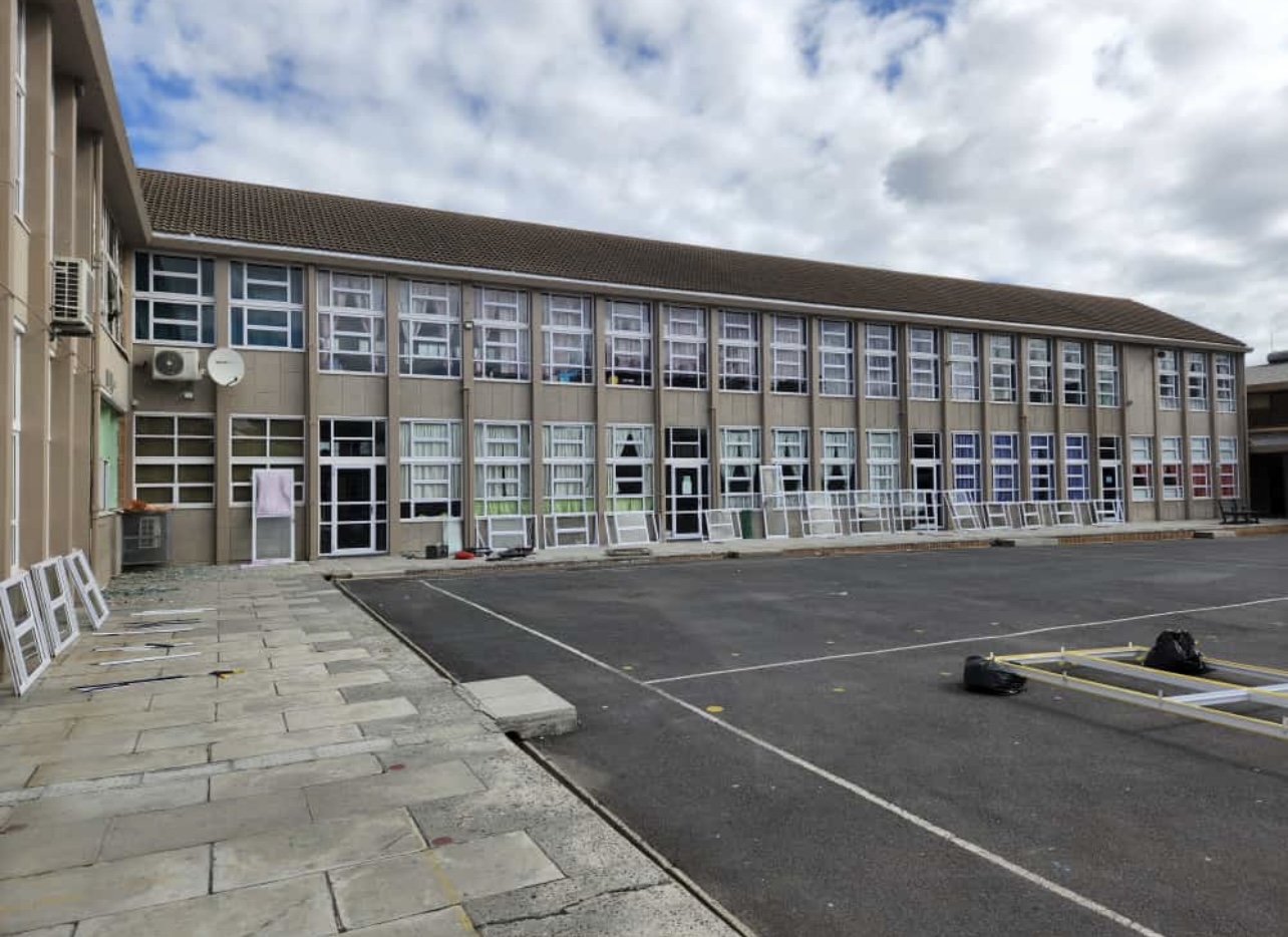 EMPIRE PROJECTS – Glass and Aluminium Specialist